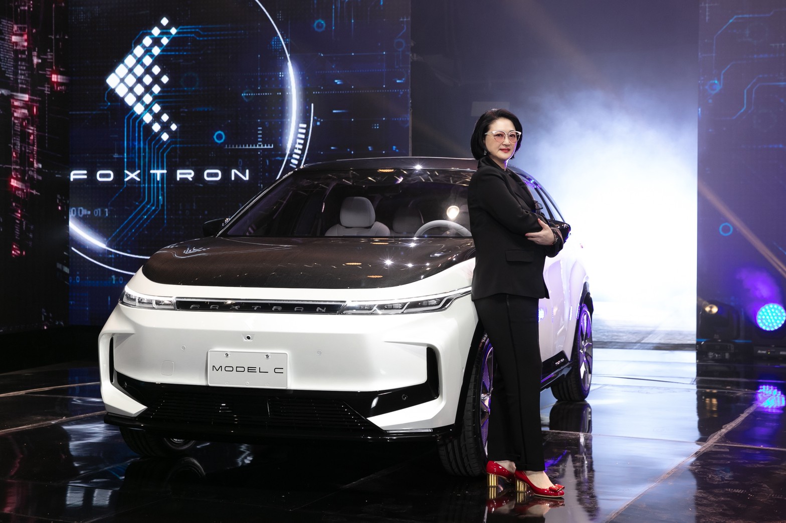 100萬以內的親民電動車即將到來！MIH平台成果 Model C、Model E 將於 Luxgen 納智捷首發 - CarStuff 人車事