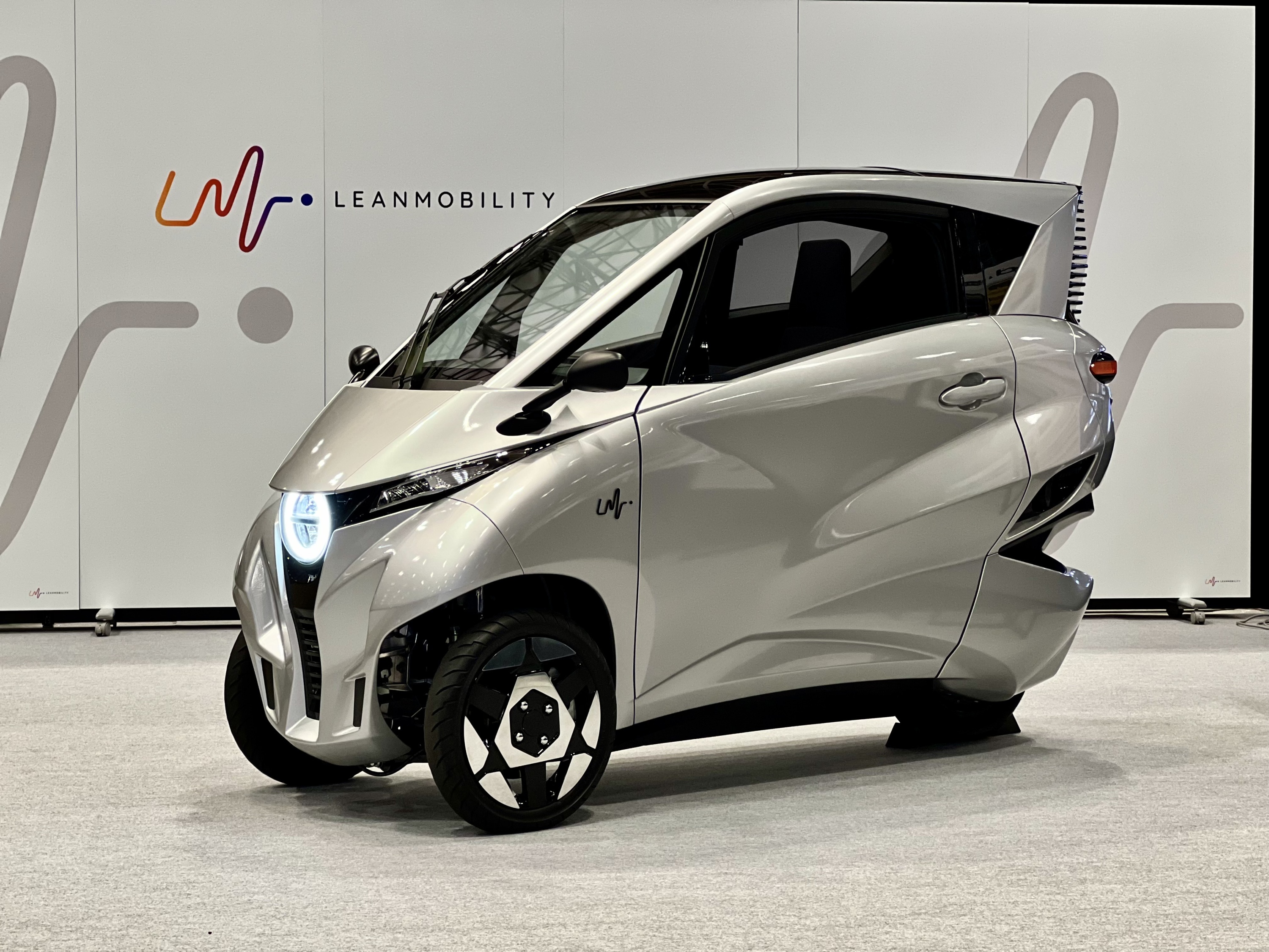 台日合作新創微型電動車公司 Lean Mobility 累計籌資達46億日圓，都市微型電動車「Lean3」生產啟動！ - CarStuff 人車事